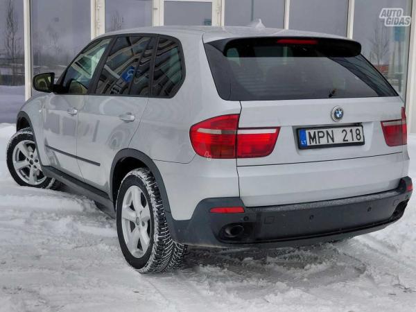 Pelēks BMW X5 2008 Viļņa, ar dzinēja tilpumu 3.00 L un nobraukumu 391 tūkst. km par 6000 €, foto 4 vietnē AUTOMOTO.COM.LV