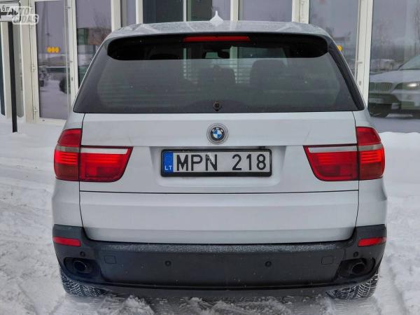 Pelēks BMW X5 2008 Viļņa, ar dzinēja tilpumu 3.00 L un nobraukumu 391 tūkst. km par 6000 €, foto 5 vietnē AUTOMOTO.COM.LV