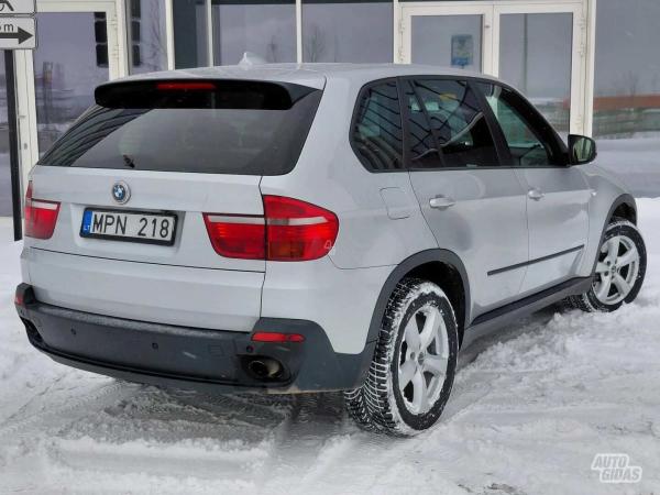 Pelēks BMW X5 2008 Viļņa, ar dzinēja tilpumu 3.00 L un nobraukumu 391 tūkst. km par 6000 €, foto 6 vietnē AUTOMOTO.COM.LV