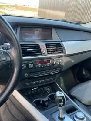Grey BMW X5 2008 in Marijampole, with an engine capacity of 3.00 L and mileage of 354 thousand km for 6600 €, photo 9 on AUTOMOTO.COM.LV