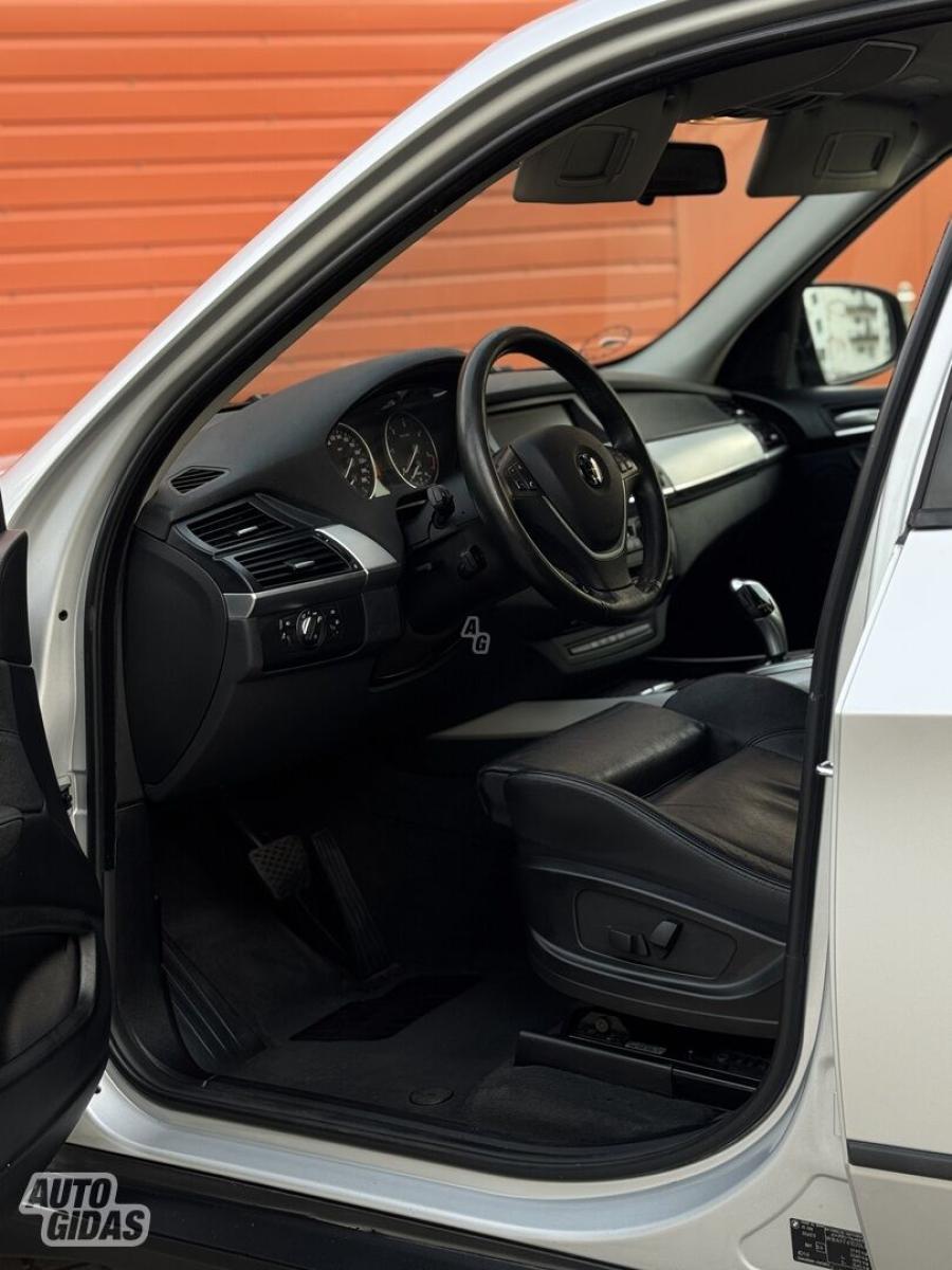 Grey BMW X5 2008 in Kaunas, with an engine capacity of 3.00 L and mileage of 370 thousand km for 5500 €, photo 16 on AUTOMOTO.COM.LV