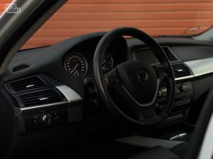Grey BMW X5 2008 in Kaunas, with an engine capacity of 3.00 L and mileage of 370 thousand km for 5500 €, photo 17 on AUTOMOTO.COM.LV