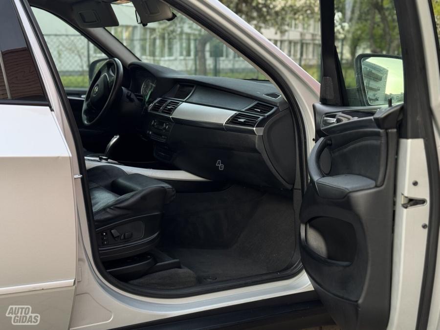 Grey BMW X5 2008 in Kaunas, with an engine capacity of 3.00 L and mileage of 370 thousand km for 5500 €, photo 21 on AUTOMOTO.COM.LV