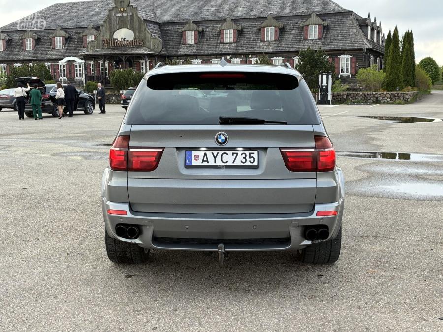 Grey BMW X5 2008 in Vilnius, with an engine capacity of 3.00 L and mileage of 369 thousand km for 8300 €, photo 5 on AUTOMOTO.COM.LV