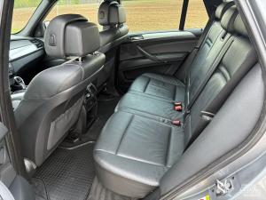 Grey BMW X5 2008 in Vilnius, with an engine capacity of 3.00 L and mileage of 369 thousand km for 8300 €, photo 9 on AUTOMOTO.COM.LV