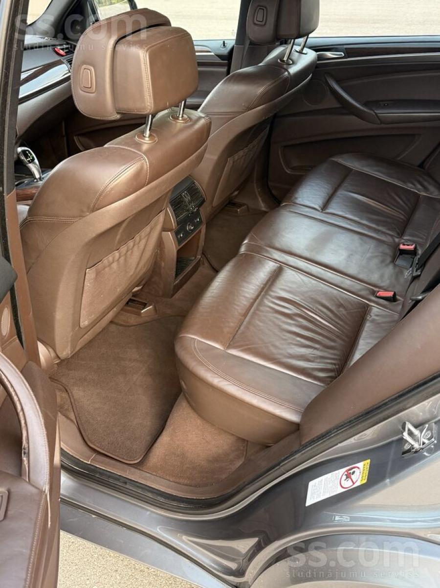 Pelēks BMW X5 2008 Rīga, ar dzinēja tilpumu 3.00 L un nobraukumu 435 tūkst. km par 8700 €, foto 13 vietnē AUTOMOTO.COM.LV