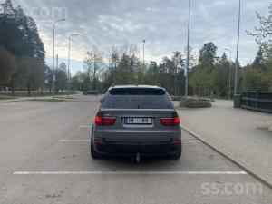 Grey BMW X5 2008 in Ogre, with an engine capacity of 3.00 L and mileage of 380 thousand km for 9000 €, photo 6 on AUTOMOTO.COM.LV