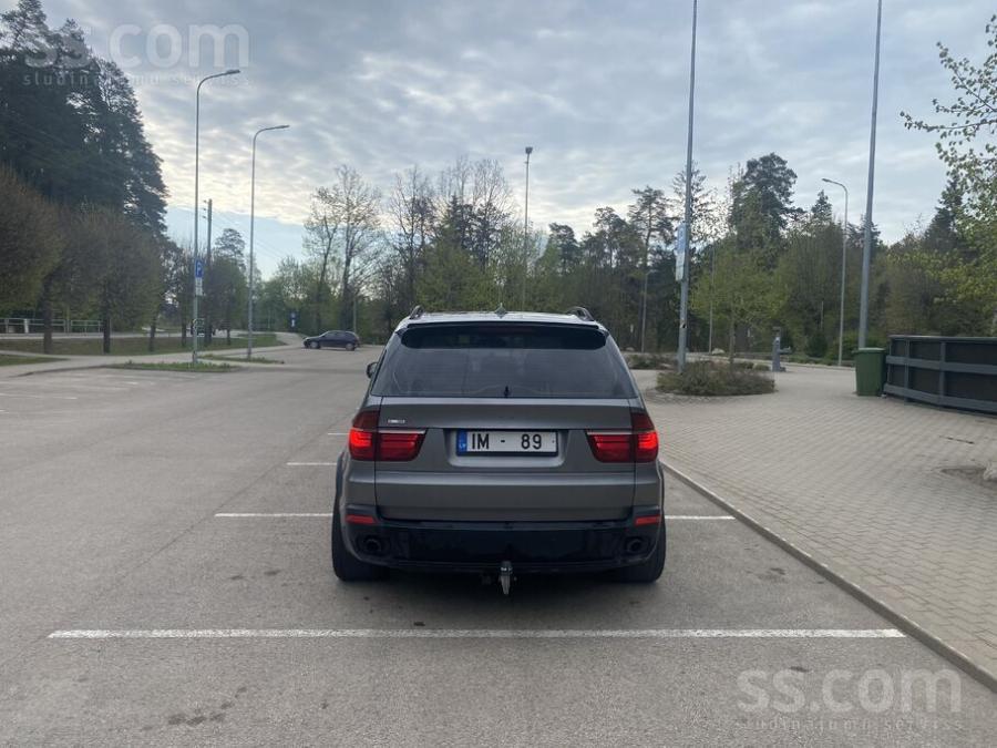 Grey BMW X5 2008 in Ogre, with an engine capacity of 3.00 L and mileage of 380 thousand km for 9000 €, photo 6 on AUTOMOTO.COM.LV