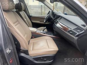 Серый БМВ Х5 2008 в Рига, объемом двигателя 3.00 л и пробегом 328 тыс. км за 6000 €, фото 12 на AUTOMOTO.COM.LV