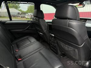 Pelēks BMW X5 2008 Rīga, ar dzinēja tilpumu 3.00 L un nobraukumu 229 tūkst. km par 8590 €, foto 17 vietnē AUTOMOTO.COM.LV