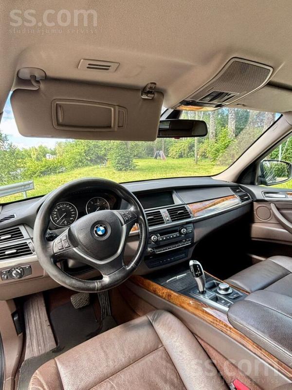 Grey BMW X5 2008 in Riga, with an engine capacity of 3.00 L and mileage of 350 thousand km for 5100 €, photo 8 on AUTOMOTO.COM.LV