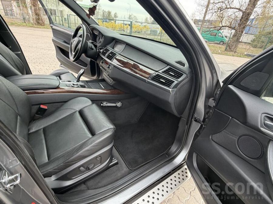 Grey BMW X5 2008 in Riga, with an engine capacity of 3.00 L and mileage of 0 thousand km for 7900 €, photo 14 on AUTOMOTO.COM.LV