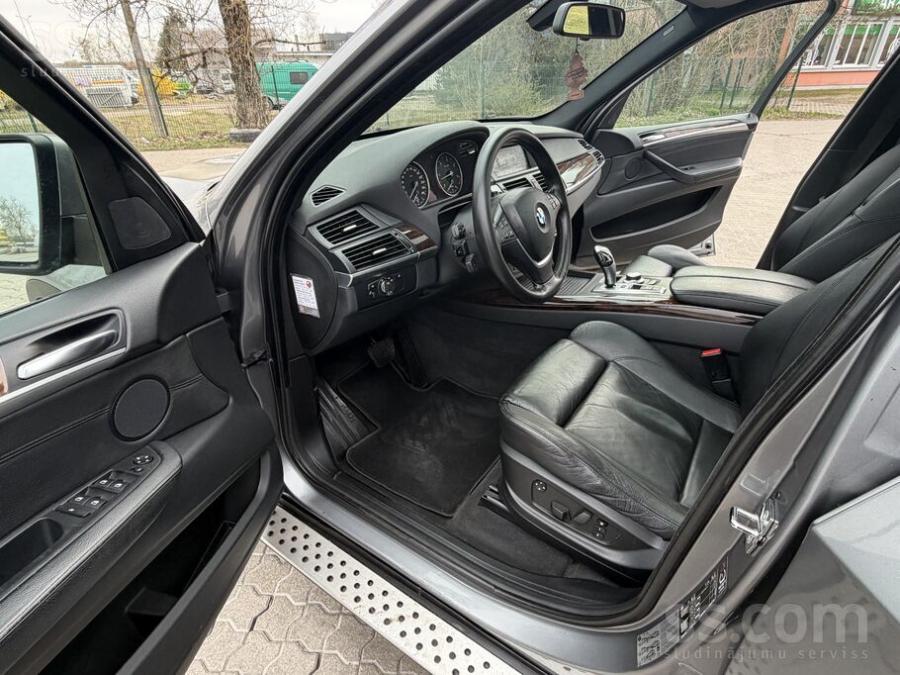 Grey BMW X5 2008 in Riga, with an engine capacity of 3.00 L and mileage of 0 thousand km for 7900 €, photo 19 on AUTOMOTO.COM.LV