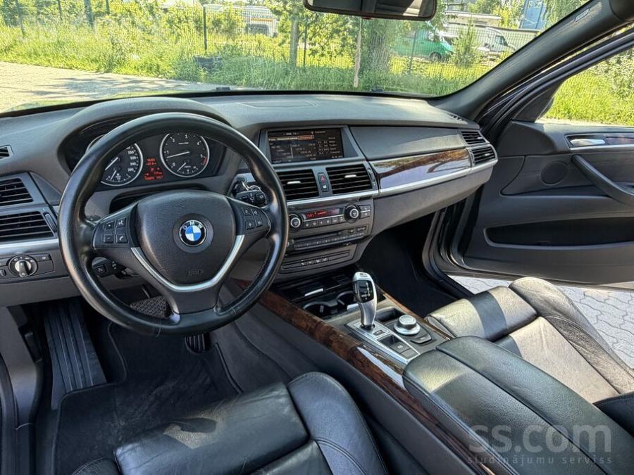 Grey BMW X5 2008 in Riga, with an engine capacity of 3.00 L and mileage of 0 thousand km for 7850 €, photo 14 on AUTOMOTO.COM.LV