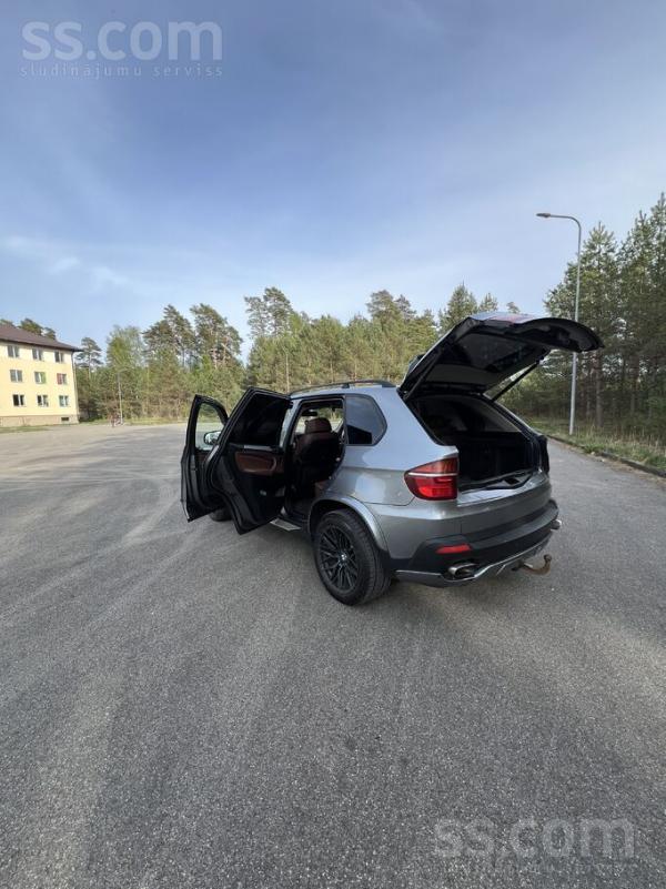 Grey BMW X5 2008 in Riga, with an engine capacity of 3.00 L and mileage of 538 thousand km for 8100 €, photo 5 on AUTOMOTO.COM.LV