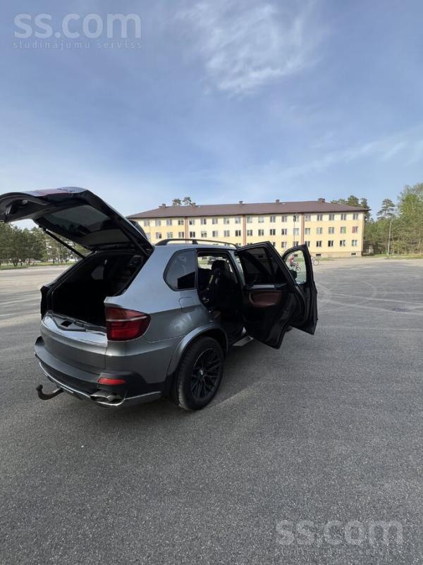 Grey BMW X5 2008 in Riga, with an engine capacity of 3.00 L and mileage of 538 thousand km for 8100 €, photo 6 on AUTOMOTO.COM.LV