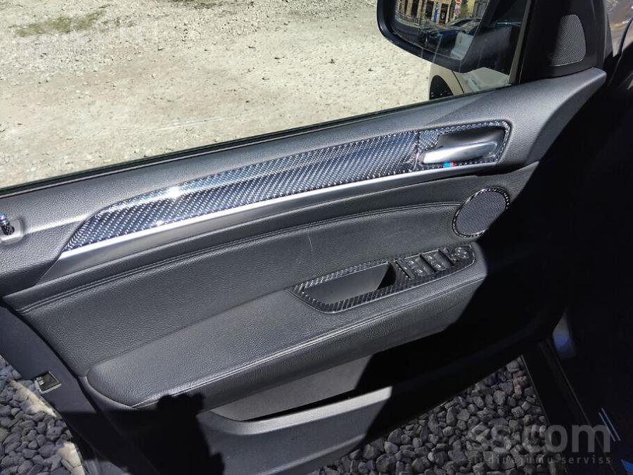 Grey BMW X5 2008 in Riga, with an engine capacity of 3.00 L and mileage of 178 thousand km for 11500 €, photo 10 on AUTOMOTO.COM.LV