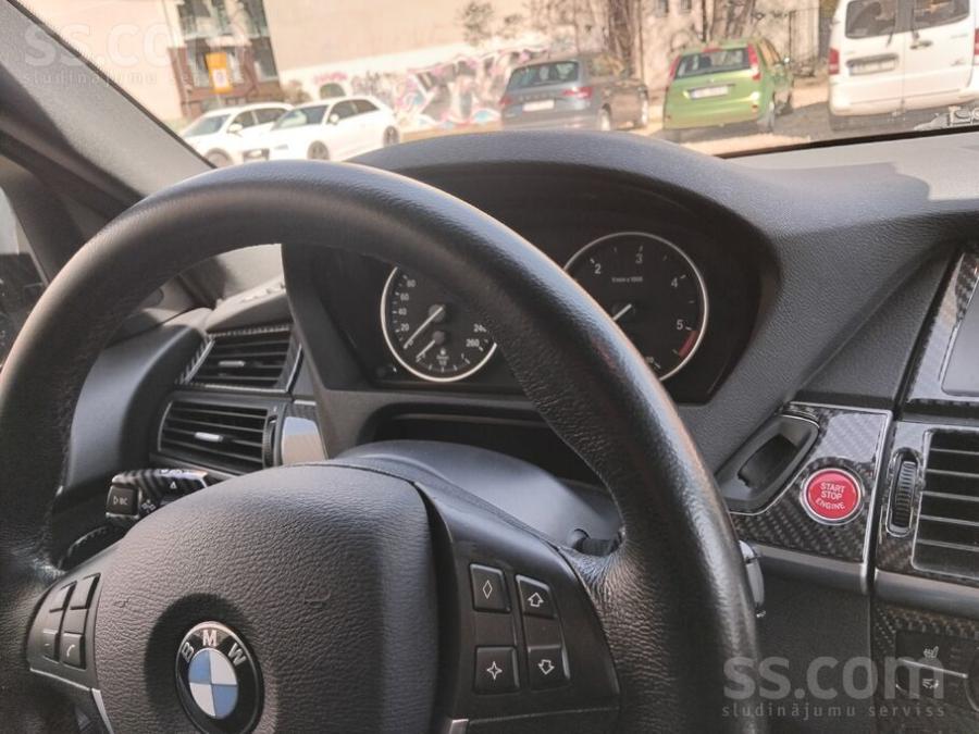 Grey BMW X5 2008 in Riga, with an engine capacity of 3.00 L and mileage of 178 thousand km for 11500 €, photo 16 on AUTOMOTO.COM.LV