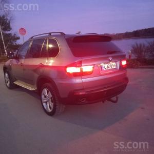 Grey BMW X5 2008 in Riga, with an engine capacity of 3.00 L and mileage of 367 thousand km for 7888 €, photo 3 on AUTOMOTO.COM.LV