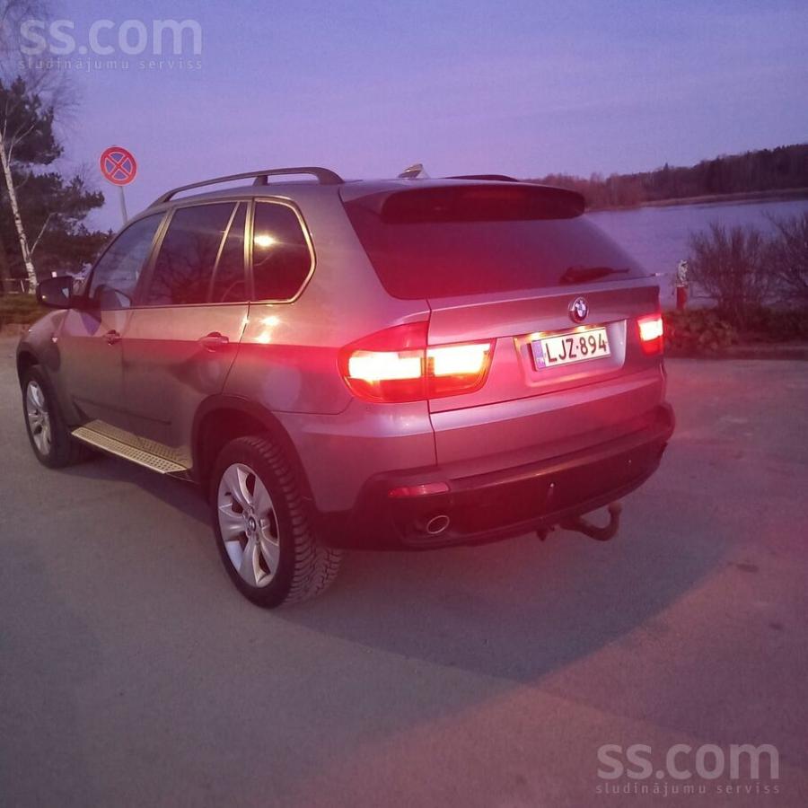 Grey BMW X5 2008 in Riga, with an engine capacity of 3.00 L and mileage of 367 thousand km for 7888 €, photo 3 on AUTOMOTO.COM.LV