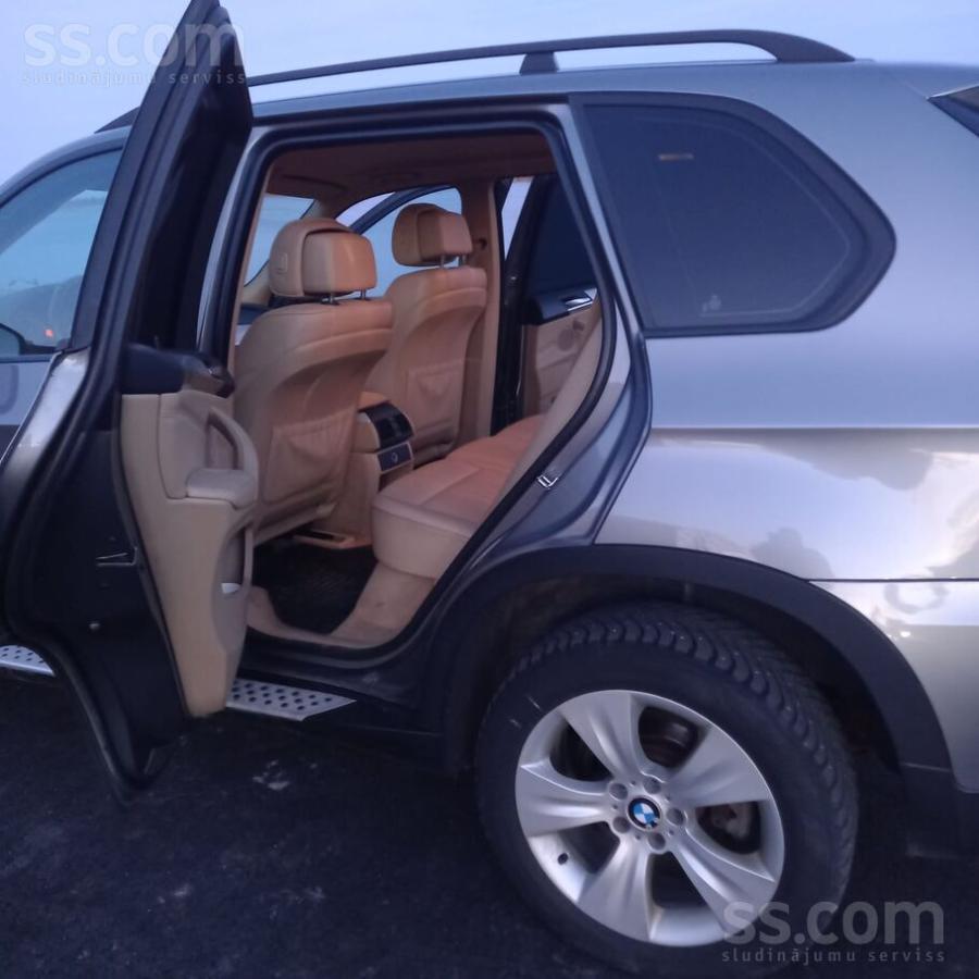 Grey BMW X5 2008 in Riga, with an engine capacity of 3.00 L and mileage of 367 thousand km for 7888 €, photo 6 on AUTOMOTO.COM.LV