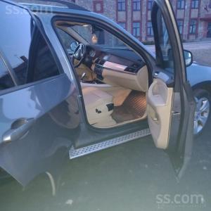 Grey BMW X5 2008 in Riga, with an engine capacity of 3.00 L and mileage of 367 thousand km for 7888 €, photo 10 on AUTOMOTO.COM.LV