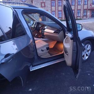 Grey BMW X5 2008 in Riga, with an engine capacity of 3.00 L and mileage of 367 thousand km for 7888 €, photo 11 on AUTOMOTO.COM.LV