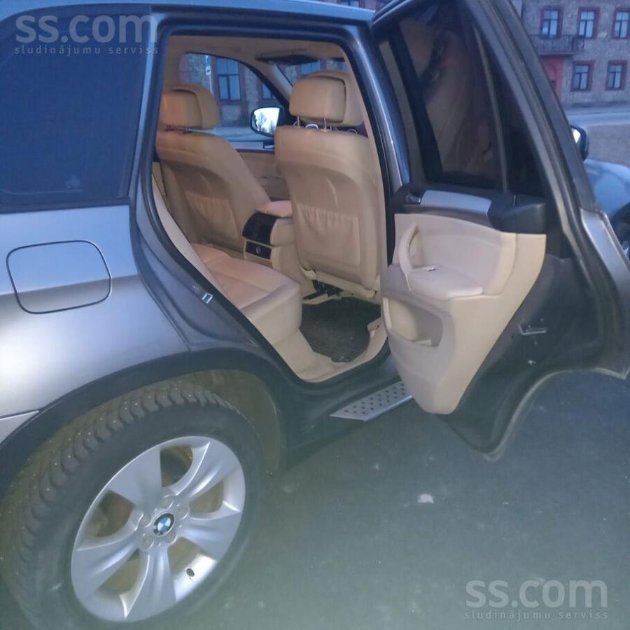 Grey BMW X5 2008 in Riga, with an engine capacity of 3.00 L and mileage of 367 thousand km for 7888 €, photo 12 on AUTOMOTO.COM.LV