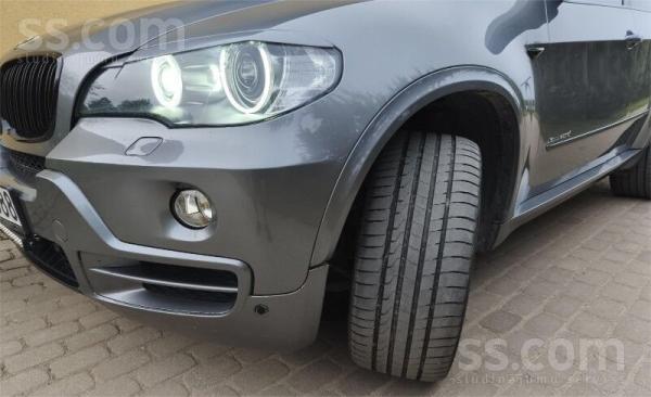 Grey BMW X5 2008 in Talsi, with an engine capacity of 3.00 L and mileage of 287 thousand km for 9500 €, photo 4 on AUTOMOTO.COM.LV
