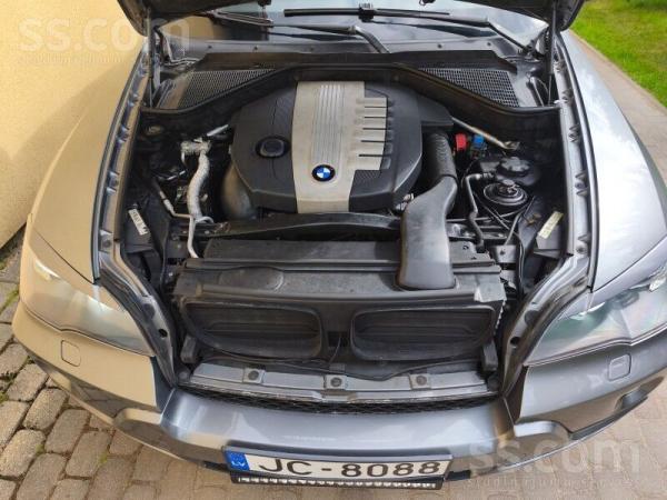 Grey BMW X5 2008 in Talsi, with an engine capacity of 3.00 L and mileage of 287 thousand km for 9500 €, photo 9 on AUTOMOTO.COM.LV