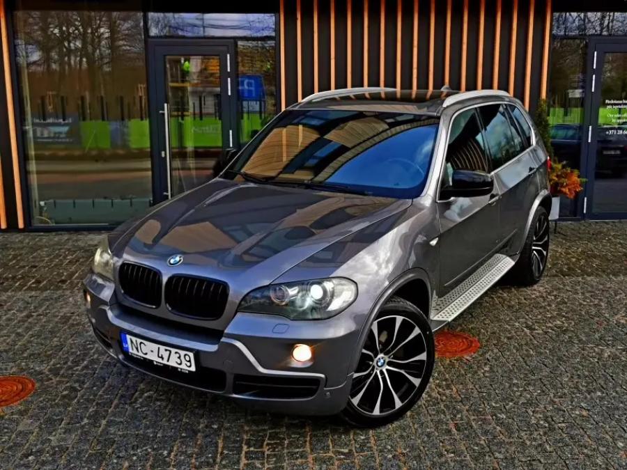 Grey BMW X5 2008 in Riga, with an engine capacity of 3.00 L and mileage of 262 thousand km for 13100 €, photo 1 on AUTOMOTO.COM.LV