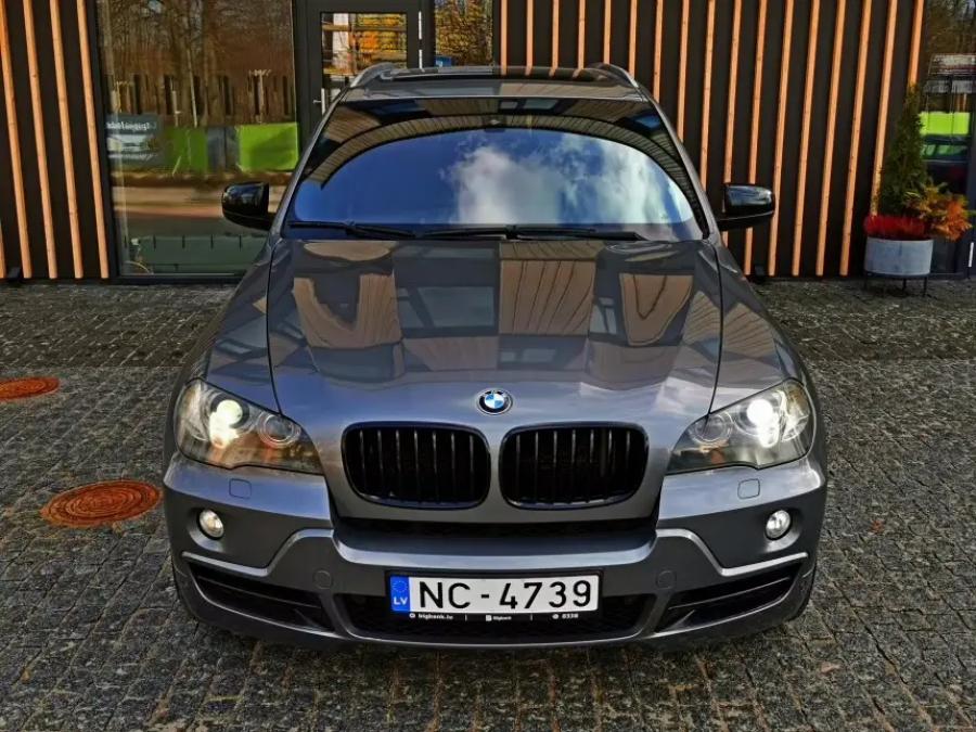 Grey BMW X5 2008 in Riga, with an engine capacity of 3.00 L and mileage of 262 thousand km for 13100 €, photo 3 on AUTOMOTO.COM.LV