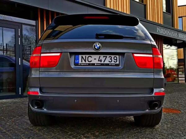 Pelēks BMW X5 2008 Rīga, ar dzinēja tilpumu 3.00 L un nobraukumu 262 tūkst. km par 13100 €, foto 5 vietnē AUTOMOTO.COM.LV