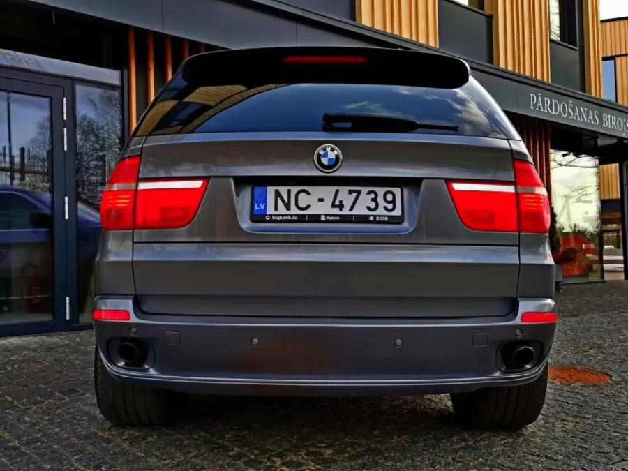 Grey BMW X5 2008 in Riga, with an engine capacity of 3.00 L and mileage of 262 thousand km for 13100 €, photo 6 on AUTOMOTO.COM.LV