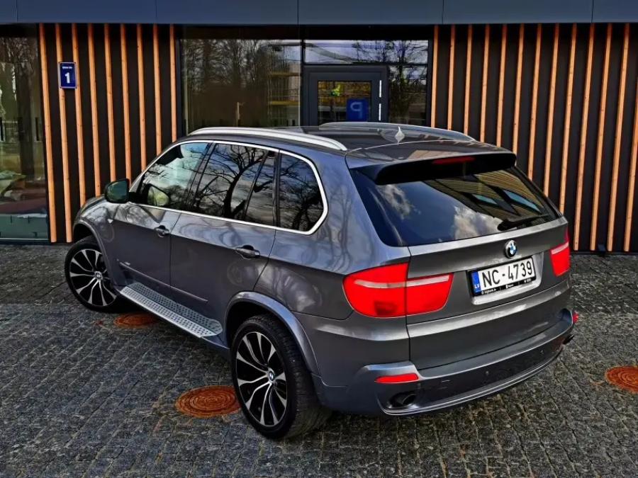 Grey BMW X5 2008 in Riga, with an engine capacity of 3.00 L and mileage of 262 thousand km for 13100 €, photo 7 on AUTOMOTO.COM.LV