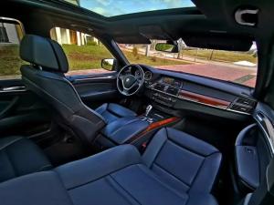 Grey BMW X5 2008 in Riga, with an engine capacity of 3.00 L and mileage of 262 thousand km for 13100 €, photo 9 on AUTOMOTO.COM.LV