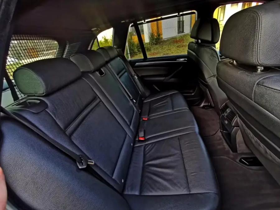 Grey BMW X5 2008 in Riga, with an engine capacity of 3.00 L and mileage of 262 thousand km for 13100 €, photo 11 on AUTOMOTO.COM.LV