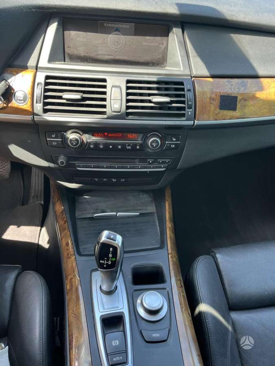 Pelēks BMW X5 2008 Plungė, ar dzinēja tilpumu 2.99 L un nobraukumu 285 tūkst. km par 5700 €, foto 17 vietnē AUTOMOTO.COM.LV