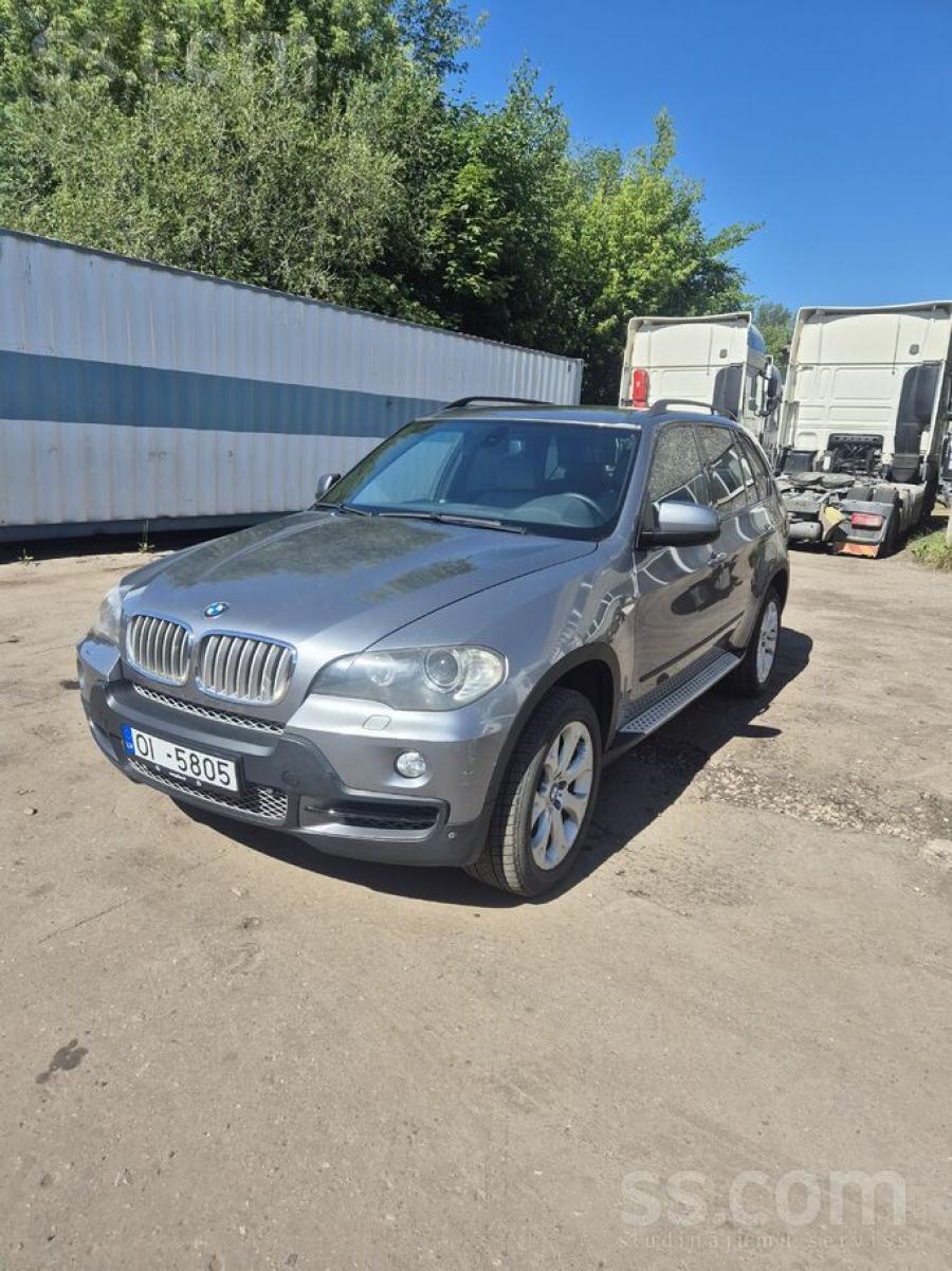 Grey BMW X5 2008 in Riga, with an engine capacity of 3.50 L and mileage of 300 thousand km for 6499 €, photo 1 on AUTOMOTO.COM.LV