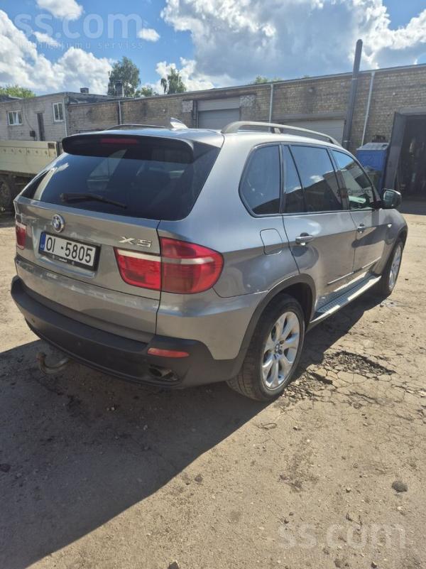 Pelēks BMW X5 2008 Rīga, ar dzinēja tilpumu 3.50 L un nobraukumu 300 tūkst. km par 6499 €, foto 3 vietnē AUTOMOTO.COM.LV