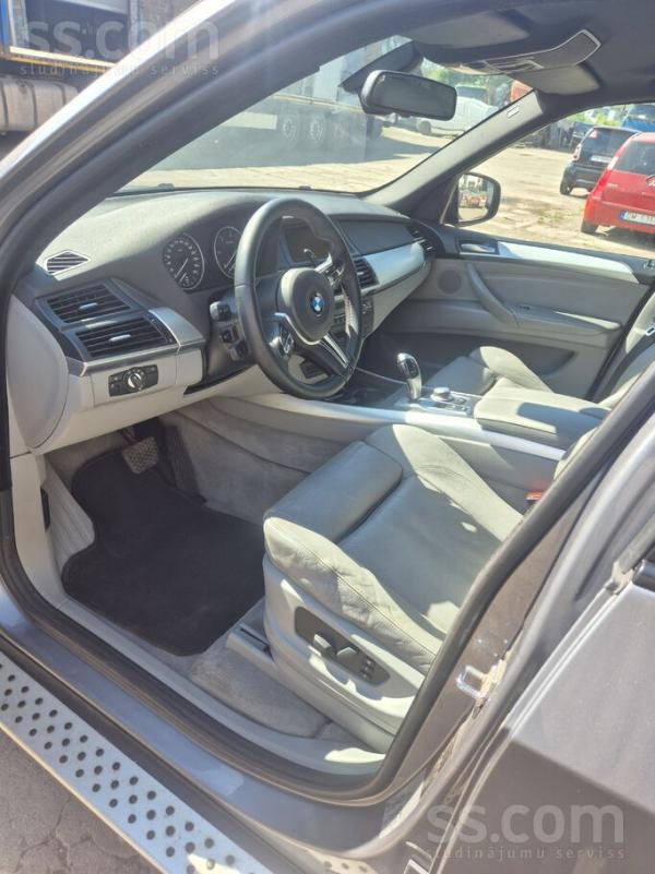 Pelēks BMW X5 2008 Rīga, ar dzinēja tilpumu 3.50 L un nobraukumu 300 tūkst. km par 6499 €, foto 5 vietnē AUTOMOTO.COM.LV