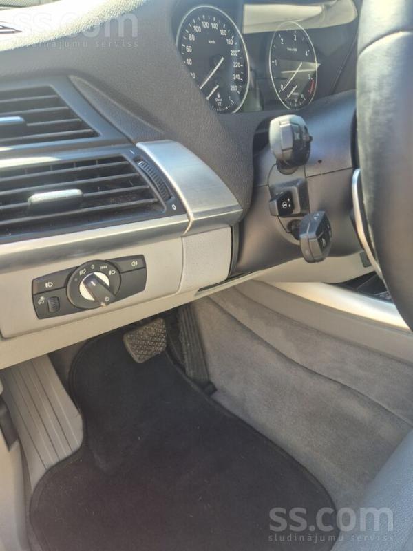 Pelēks BMW X5 2008 Rīga, ar dzinēja tilpumu 3.50 L un nobraukumu 300 tūkst. km par 6499 €, foto 9 vietnē AUTOMOTO.COM.LV