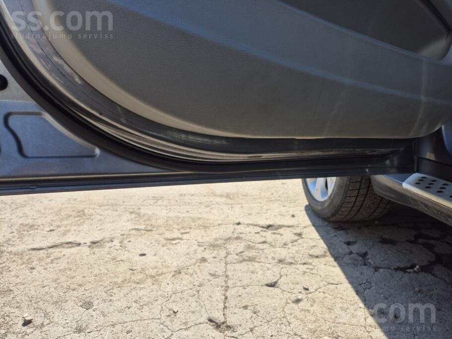 Grey BMW X5 2008 in Riga, with an engine capacity of 3.50 L and mileage of 300 thousand km for 6499 €, photo 17 on AUTOMOTO.COM.LV