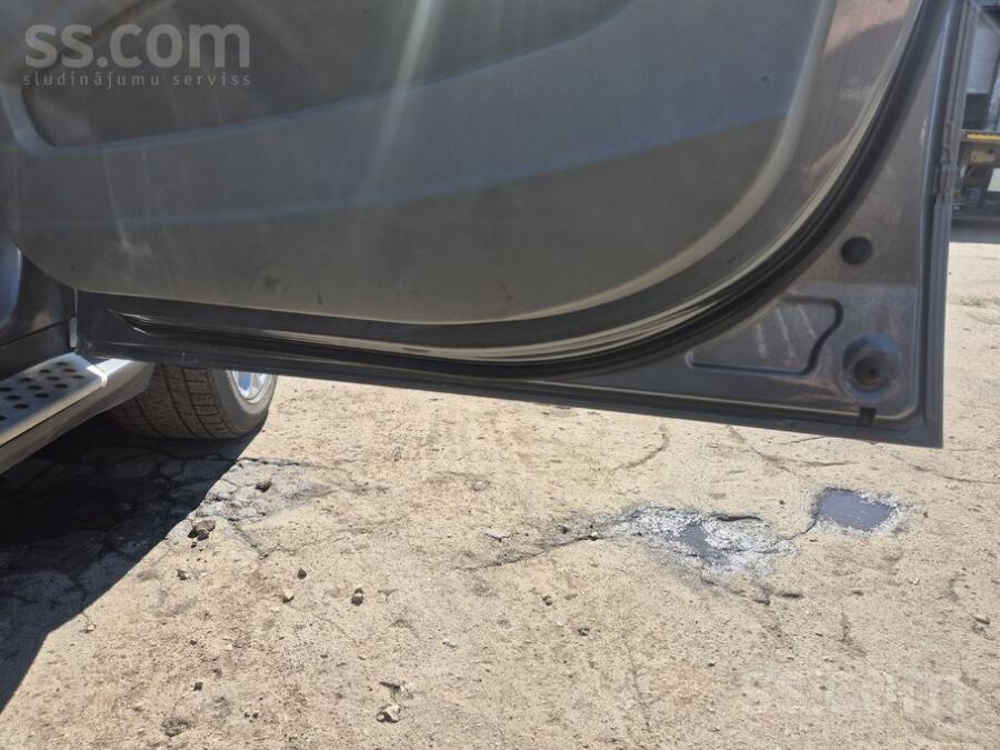 Grey BMW X5 2008 in Riga, with an engine capacity of 3.50 L and mileage of 300 thousand km for 6499 €, photo 19 on AUTOMOTO.COM.LV