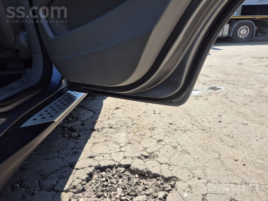 Grey BMW X5 2008 in Riga, with an engine capacity of 3.50 L and mileage of 300 thousand km for 6499 €, photo 20 on AUTOMOTO.COM.LV
