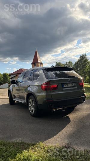 Pelēks BMW X5 2008 Ogre, ar dzinēja tilpumu 3.00 L un nobraukumu 265 tūkst. km par 8800 €, foto 5 vietnē AUTOMOTO.COM.LV