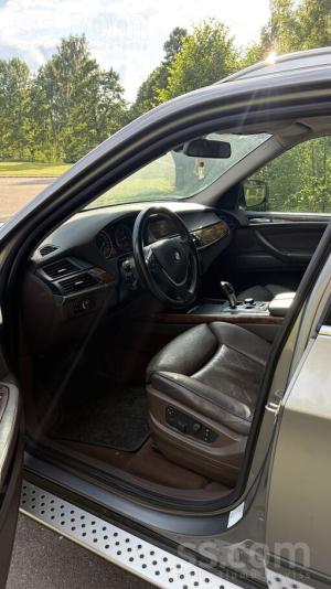 Pelēks BMW X5 2008 Ogre, ar dzinēja tilpumu 3.00 L un nobraukumu 265 tūkst. km par 8800 €, foto 7 vietnē AUTOMOTO.COM.LV