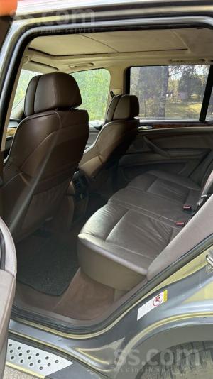 Pelēks BMW X5 2008 Ogre, ar dzinēja tilpumu 3.00 L un nobraukumu 265 tūkst. km par 8800 €, foto 8 vietnē AUTOMOTO.COM.LV
