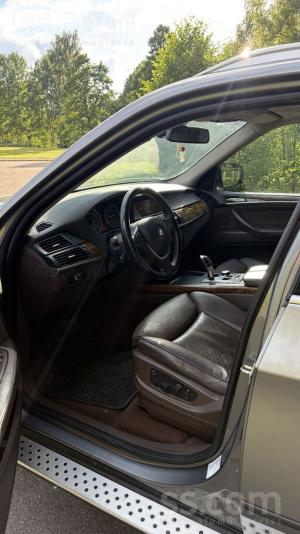 Grey BMW X5 2008 in Ogre, with an engine capacity of 3.00 L and mileage of 265 thousand km for 8000 €, photo 7 on AUTOMOTO.COM.LV
