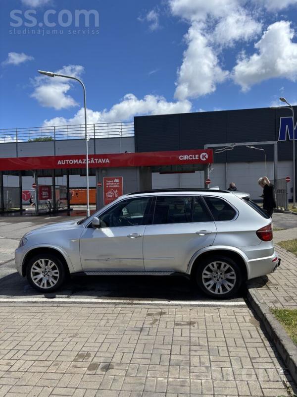 Grey BMW X5 2008 in Riga, with an engine capacity of 3.00 L and mileage of 448 thousand km for 6000 €, photo 1 on AUTOMOTO.COM.LV